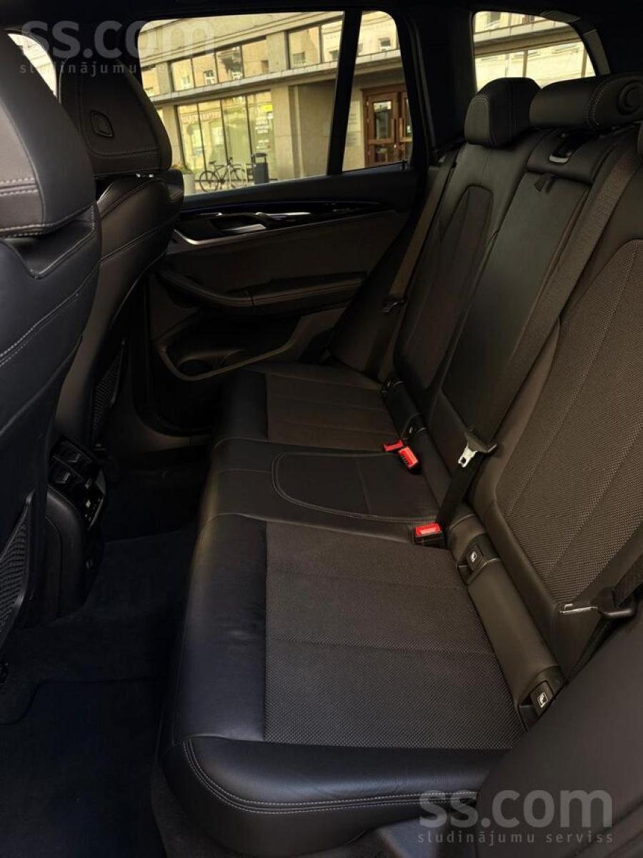 Black BMW X3 2019 in Daugavpils, with an engine capacity of 2.00 L and mileage of 193 thousand km for 20900 €, photo 16 on AUTOMOTO.COM.LV