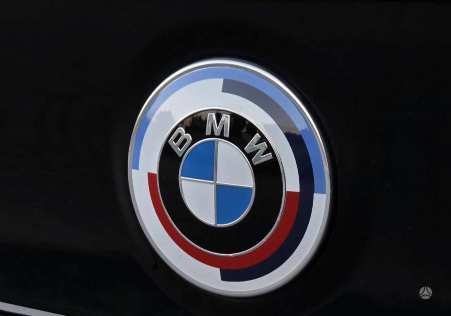 Black BMW X3 2019 in Kaunas, with an engine capacity of 3.00 L and mileage of 260 thousand km for 24950 €, photo 42 on AUTOMOTO.COM.LV