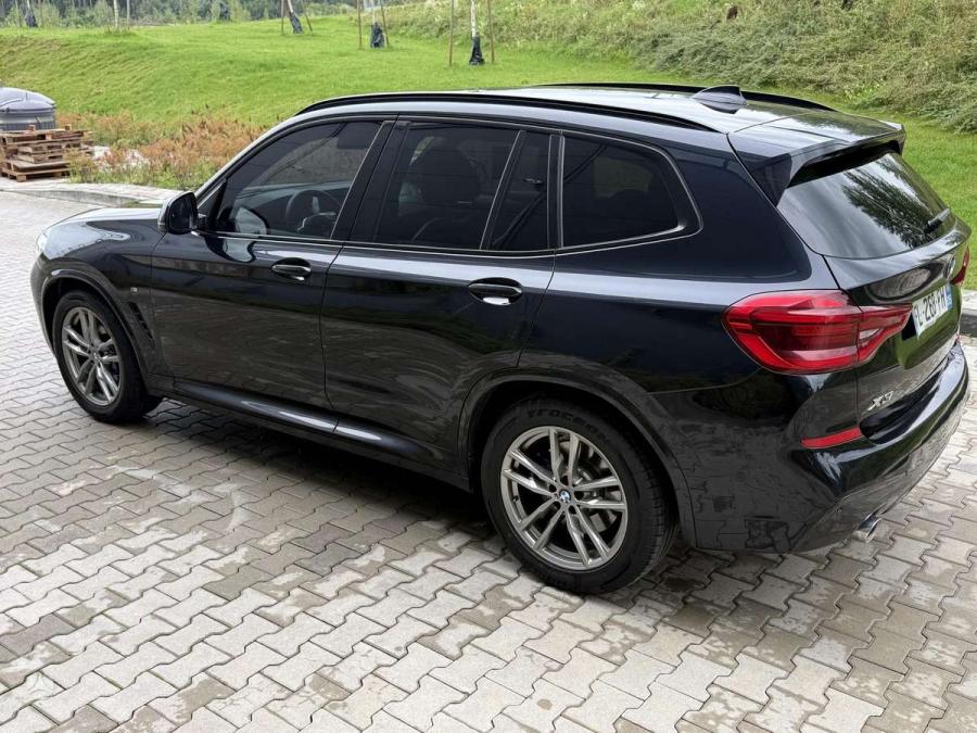 Black BMW X3 2019 in Vilnius, with an engine capacity of 3.00 L and mileage of 267 thousand km for 17800 €, photo 5 on AUTOMOTO.COM.LV