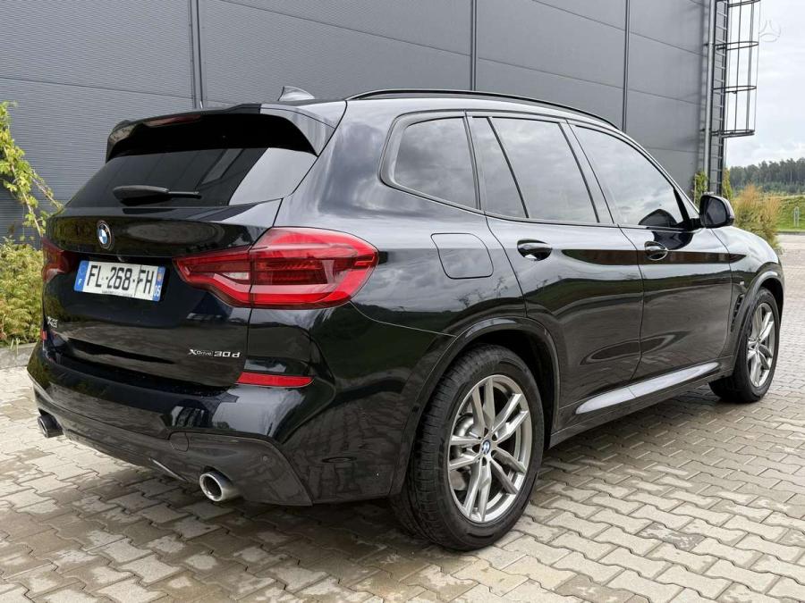 Black BMW X3 2019 in Vilnius, with an engine capacity of 3.00 L and mileage of 267 thousand km for 17800 €, photo 8 on AUTOMOTO.COM.LV