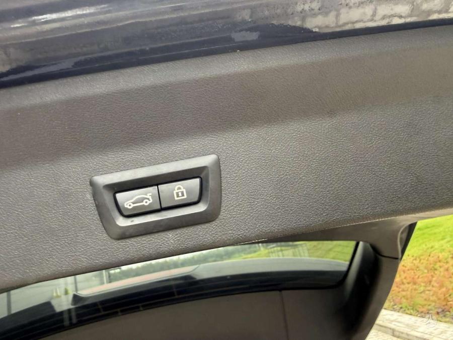Black BMW X3 2019 in Vilnius, with an engine capacity of 3.00 L and mileage of 267 thousand km for 17800 €, photo 18 on AUTOMOTO.COM.LV