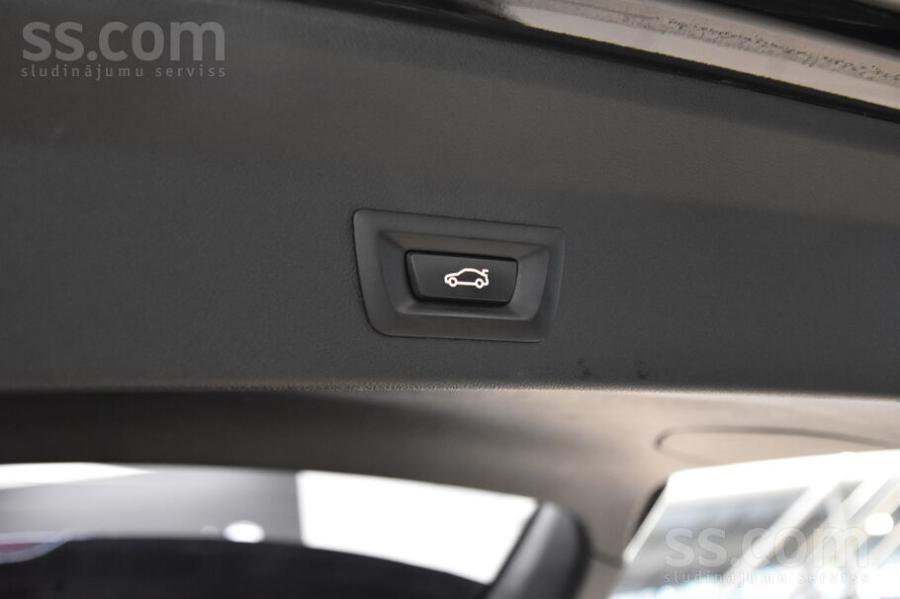 Black BMW X3 2019 in Riga, with an engine capacity of 2.00 L and mileage of 115 thousand km for 25990 €, photo 25 on AUTOMOTO.COM.LV