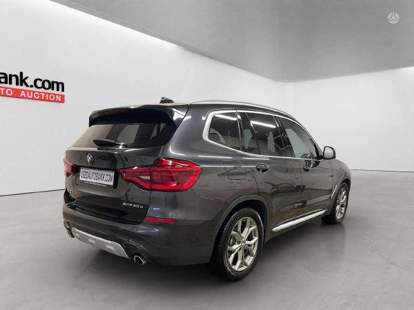 Black BMW X3 2020 in Vilnius, with an engine capacity of 2.00 L and mileage of 99 thousand km for 27225 €, photo 4 on AUTOMOTO.COM.LV