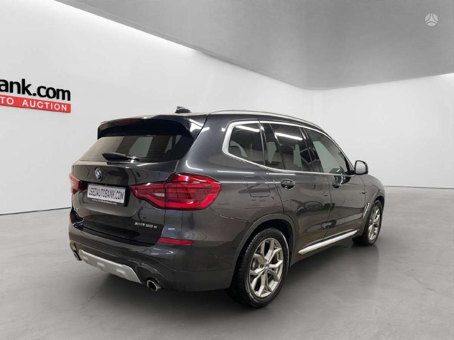 Black BMW X3 2020 in Vilnius, with an engine capacity of 2.00 L and mileage of 99 thousand km for 27225 €, photo 4 on AUTOMOTO.COM.LV