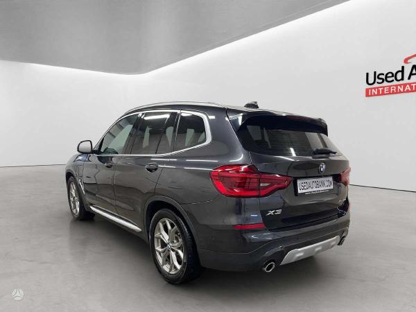 Black BMW X3 2020 in Vilnius, with an engine capacity of 2.00 L and mileage of 99 thousand km for 27225 €, photo 6 on AUTOMOTO.COM.LV