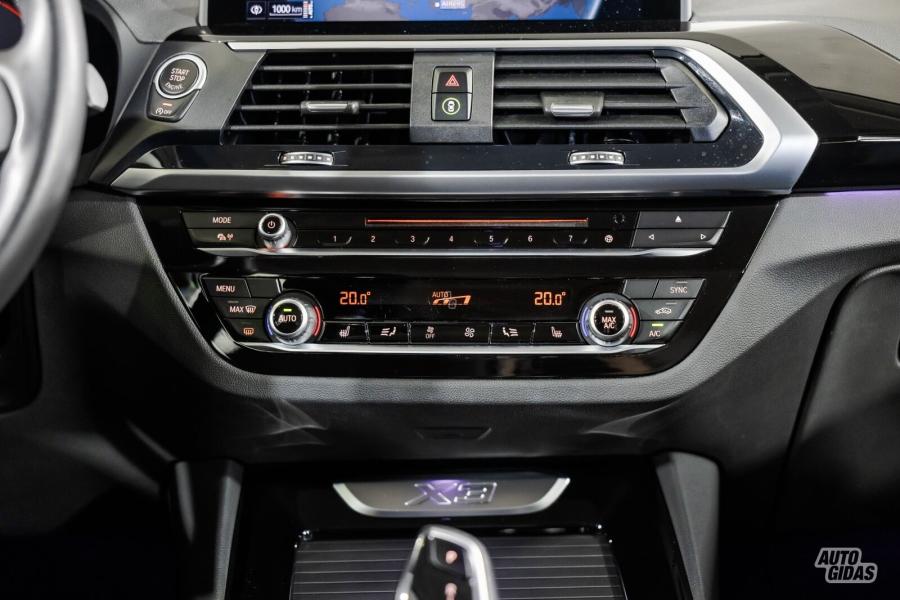 Black BMW X3 2020 in Vilnius, with an engine capacity of 2.00 L and mileage of 70 thousand km for 27491 €, photo 19 on AUTOMOTO.COM.LV