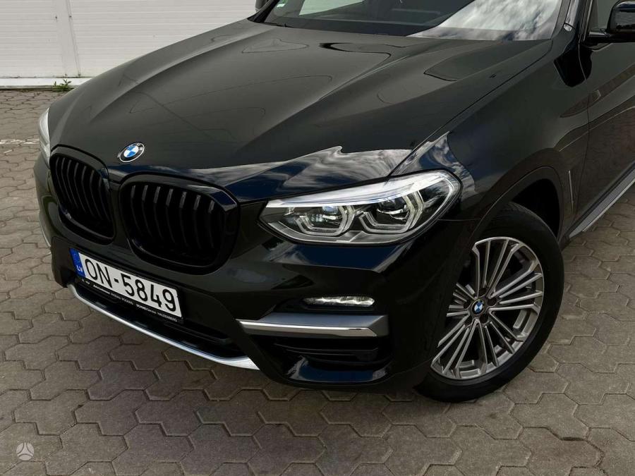 Black BMW X3 2020 in Riga, with an engine capacity of 2.00 L and mileage of 165 thousand km for 27490 €, photo 5 on AUTOMOTO.COM.LV