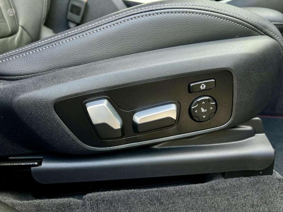 Black BMW X3 2020 in Riga, with an engine capacity of 2.00 L and mileage of 165 thousand km for 27490 €, photo 16 on AUTOMOTO.COM.LV