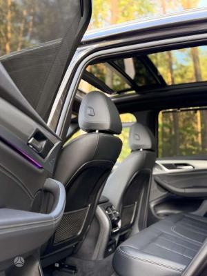 Black BMW X3 2020 in Kaunas, with an engine capacity of 2.00 L and mileage of 127 thousand km for 29700 €, photo 7 on AUTOMOTO.COM.LV