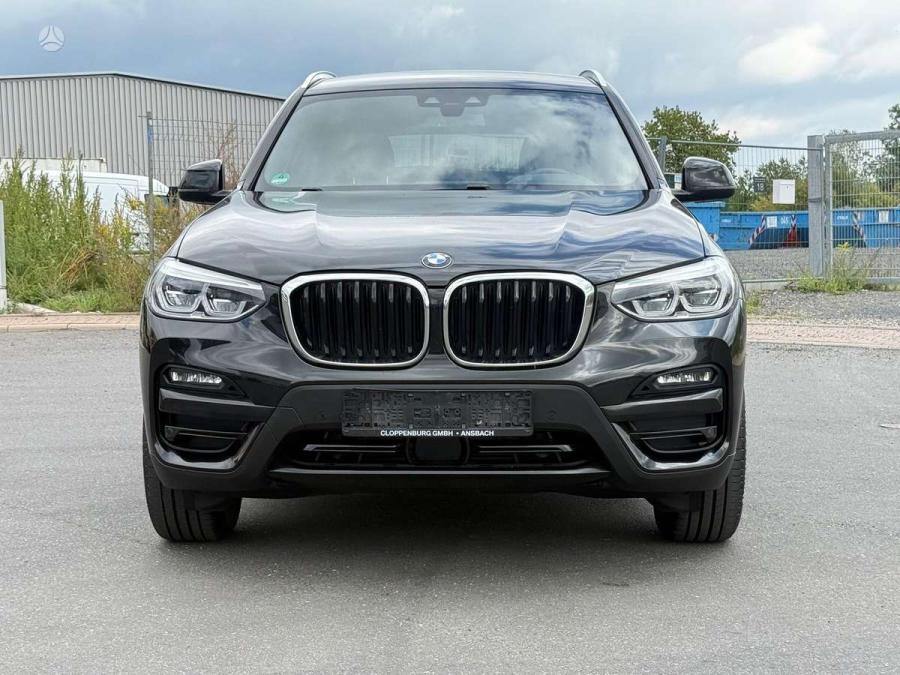 Black BMW X3 2020 in Vilnius, with an engine capacity of 2.00 L and mileage of 199 thousand km for 21900 €, photo 6 on AUTOMOTO.COM.LV