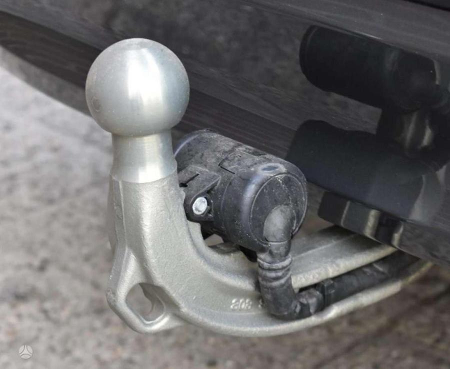 Black BMW X3 2020 in Vilnius, with an engine capacity of 2.00 L and mileage of 199 thousand km for 21900 €, photo 28 on AUTOMOTO.COM.LV
