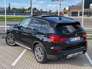 Black BMW X3 2020 in Kaunas, with an engine capacity of 3.00 L and mileage of 155 thousand km for 28999 €, photo 8 on AUTOMOTO.COM.LV
