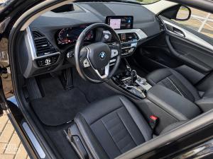 Black BMW X3 2020 in Kaunas, with an engine capacity of 3.00 L and mileage of 155 thousand km for 28999 €, photo 17 on AUTOMOTO.COM.LV