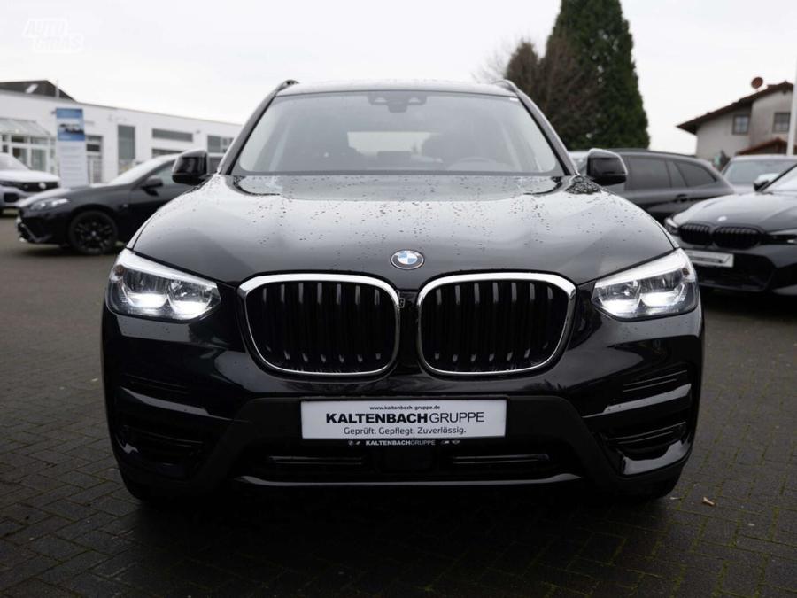 Black BMW X3 2021 in Kaunas, with an engine capacity of 2.00 L and mileage of 84 thousand km for 32587 €, photo 3 on AUTOMOTO.COM.LV