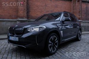 Black BMW X3 2021 in Riga, with an engine capacity of 2.00 L and mileage of 173 thousand km for 25900 €, photo 3 on AUTOMOTO.COM.LV