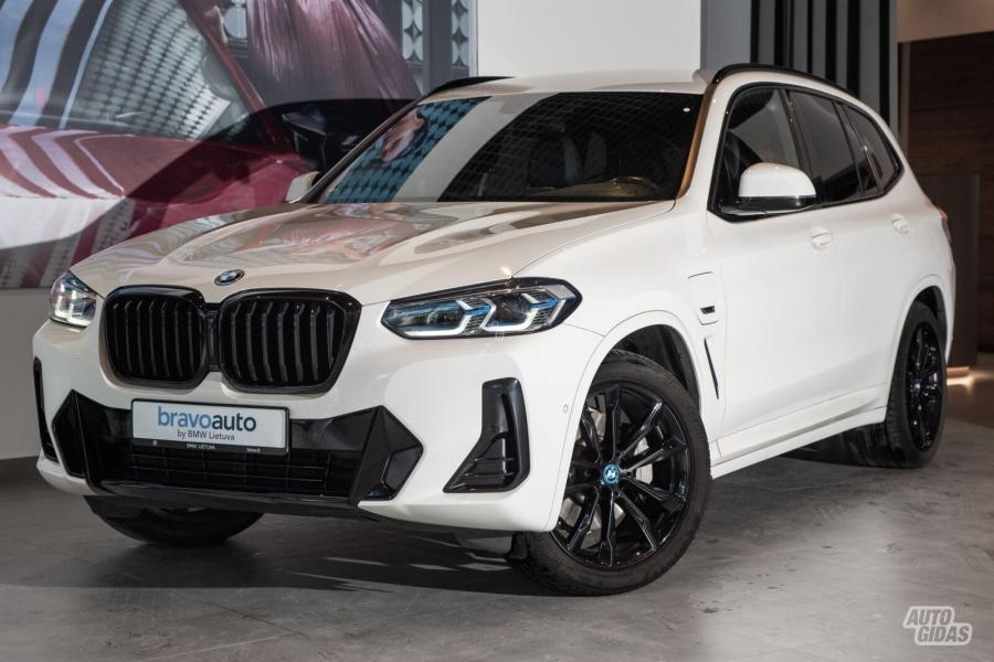 Black BMW X3 2021 in Kaunas, with an engine capacity of 2.00 L and mileage of 105 thousand km for 39741 €, photo 1 on AUTOMOTO.COM.LV