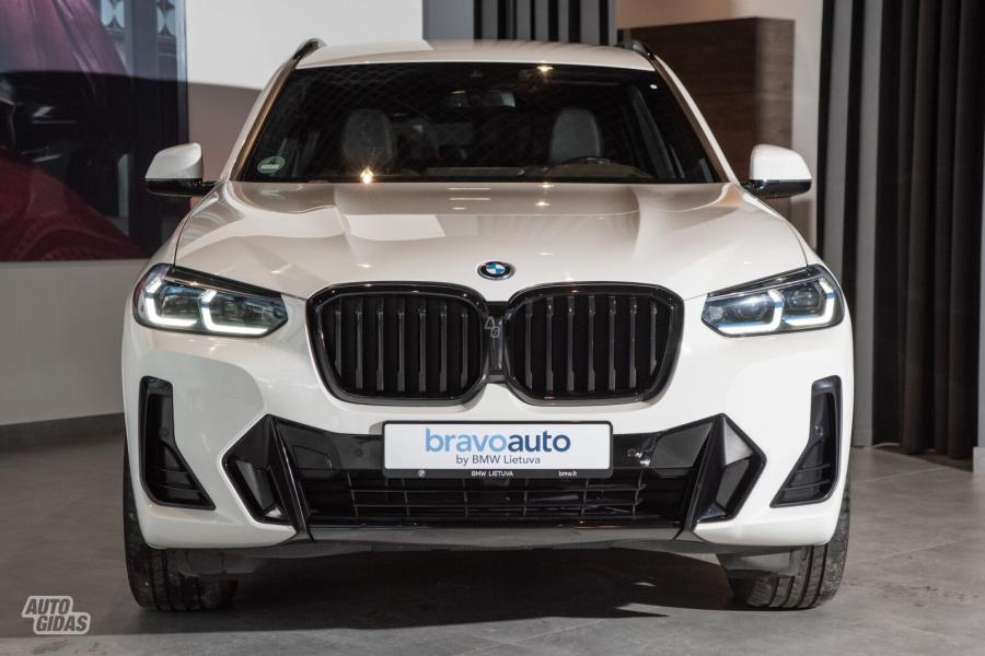 Black BMW X3 2021 in Kaunas, with an engine capacity of 2.00 L and mileage of 105 thousand km for 39741 €, photo 3 on AUTOMOTO.COM.LV