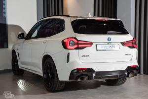 Black BMW X3 2021 in Kaunas, with an engine capacity of 2.00 L and mileage of 105 thousand km for 39741 €, photo 6 on AUTOMOTO.COM.LV