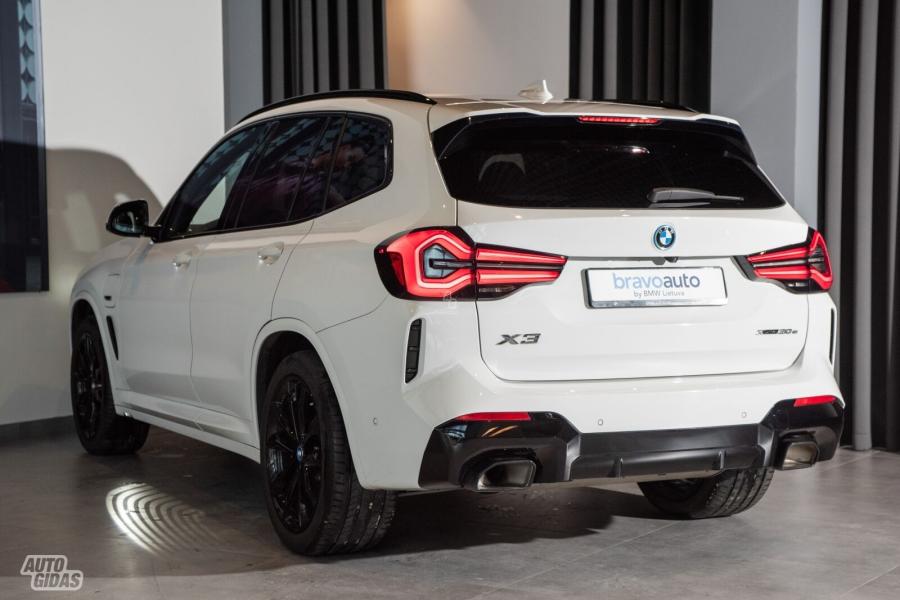 Black BMW X3 2021 in Kaunas, with an engine capacity of 2.00 L and mileage of 105 thousand km for 39741 €, photo 6 on AUTOMOTO.COM.LV