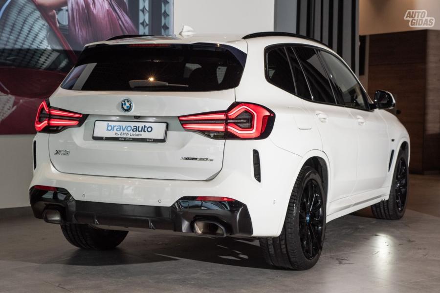 Black BMW X3 2021 in Kaunas, with an engine capacity of 2.00 L and mileage of 105 thousand km for 39741 €, photo 8 on AUTOMOTO.COM.LV