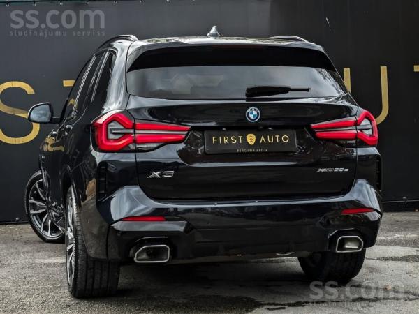 Black BMW X3 2021 in Tukums, with an engine capacity of 2.00 L and mileage of 164 thousand km for 34990 €, photo 4 on AUTOMOTO.COM.LV