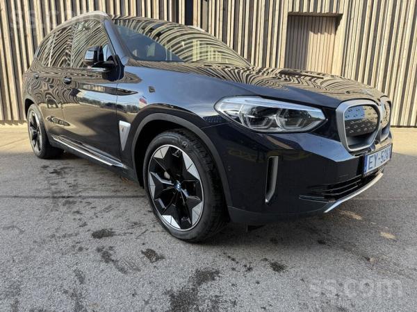 Black BMW X3 2021 in Riga, with an engine capacity of 2.00 L and mileage of 109 thousand km for 29555 €, photo 2 on AUTOMOTO.COM.LV