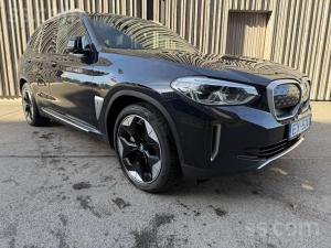 Black BMW X3 2021 in Riga, with an engine capacity of 2.00 L and mileage of 109 thousand km for 29555 €, photo 3 on AUTOMOTO.COM.LV