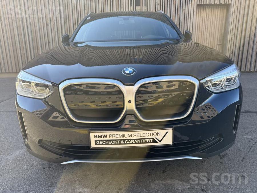 Black BMW X3 2021 in Riga, with an engine capacity of 2.00 L and mileage of 109 thousand km for 29555 €, photo 4 on AUTOMOTO.COM.LV