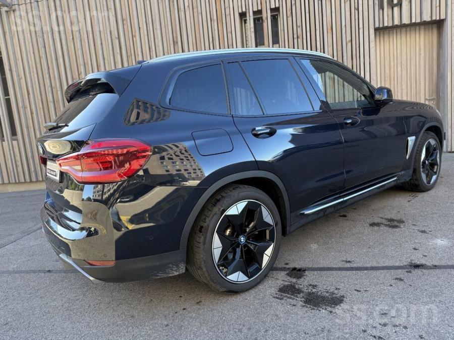 Black BMW X3 2021 in Riga, with an engine capacity of 2.00 L and mileage of 109 thousand km for 29555 €, photo 6 on AUTOMOTO.COM.LV