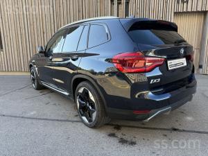 Black BMW X3 2021 in Riga, with an engine capacity of 2.00 L and mileage of 109 thousand km for 29555 €, photo 7 on AUTOMOTO.COM.LV