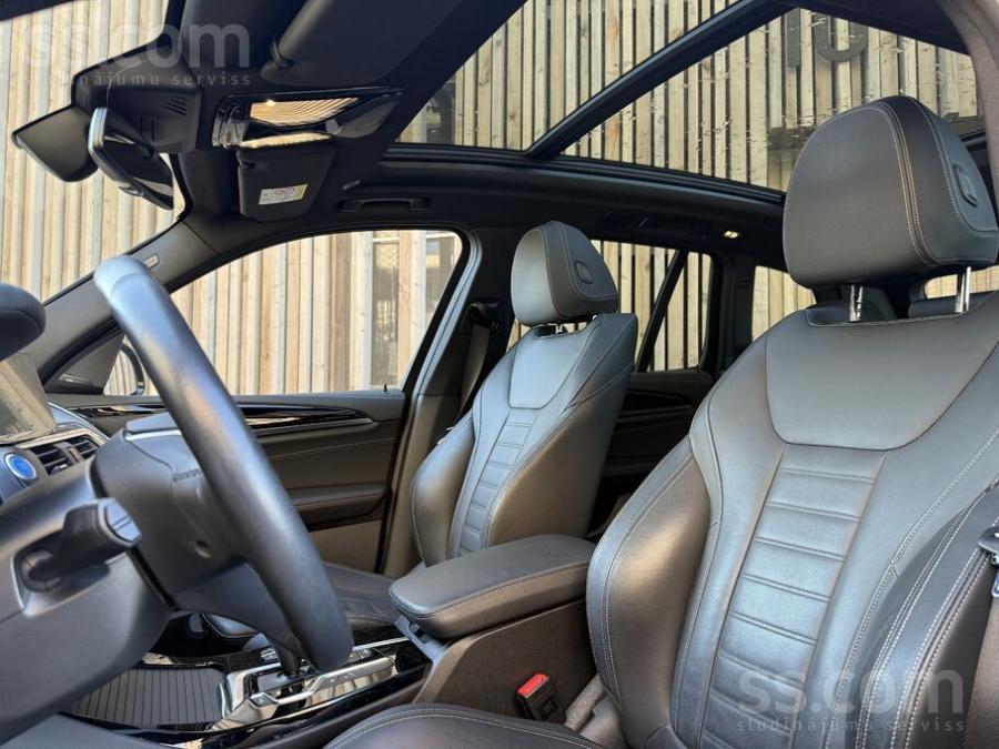 Black BMW X3 2021 in Riga, with an engine capacity of 2.00 L and mileage of 109 thousand km for 29555 €, photo 8 on AUTOMOTO.COM.LV