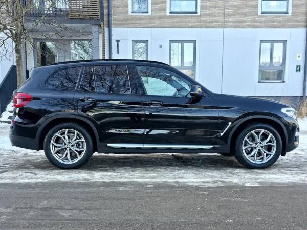 Black BMW X3 2021 in Riga, with an engine capacity of 2.00 L and mileage of 206 thousand km for 22990 €, photo 4 on AUTOMOTO.COM.LV