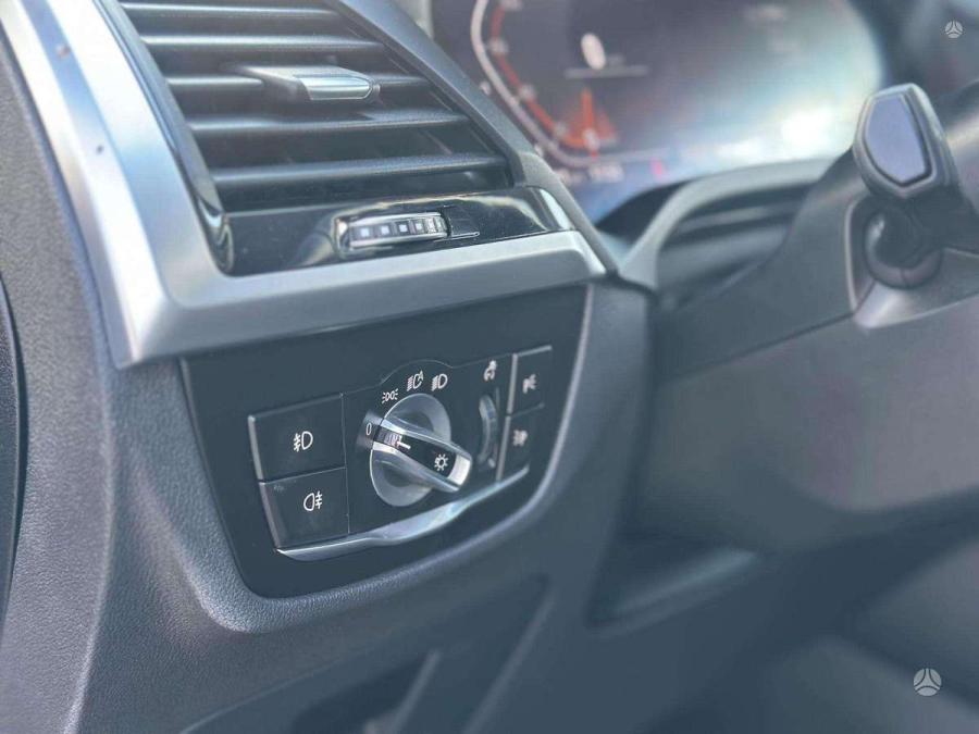 Black BMW X3 2021 in Vilnius, with an engine capacity of 2.00 L and mileage of 157 thousand km for 23950 €, photo 23 on AUTOMOTO.COM.LV