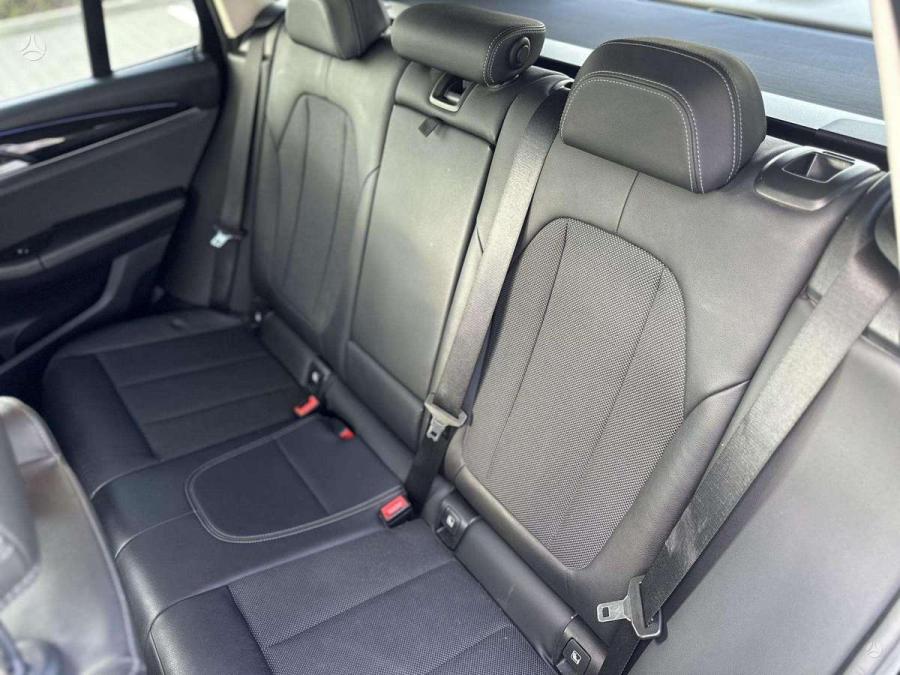 Black BMW X3 2021 in Vilnius, with an engine capacity of 2.00 L and mileage of 157 thousand km for 23950 €, photo 24 on AUTOMOTO.COM.LV