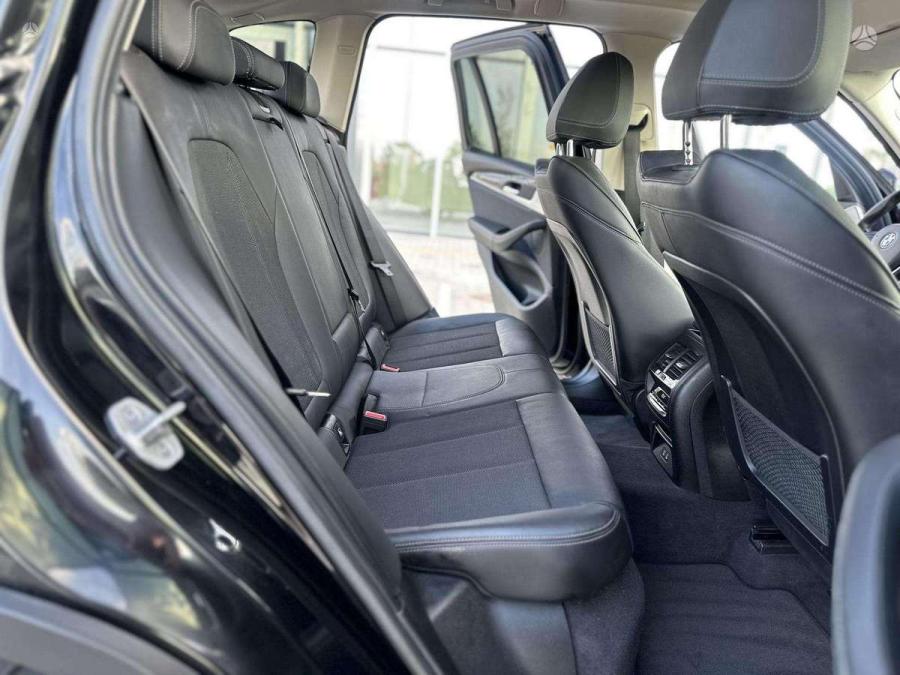 Black BMW X3 2021 in Vilnius, with an engine capacity of 2.00 L and mileage of 157 thousand km for 23950 €, photo 25 on AUTOMOTO.COM.LV