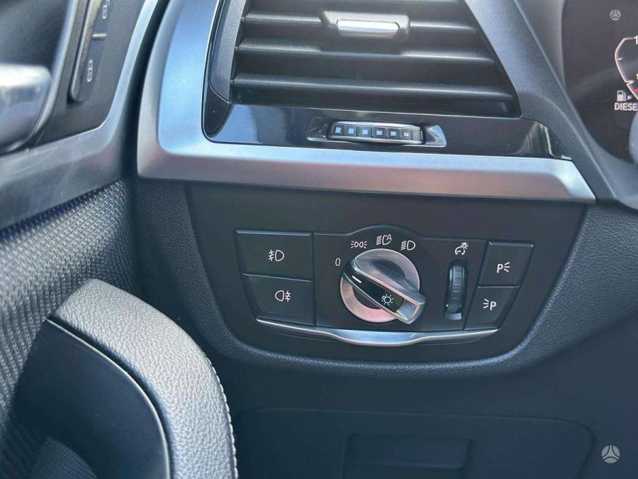 Black BMW X3 2021 in Vilnius, with an engine capacity of 2.00 L and mileage of 157 thousand km for 23950 €, photo 37 on AUTOMOTO.COM.LV
