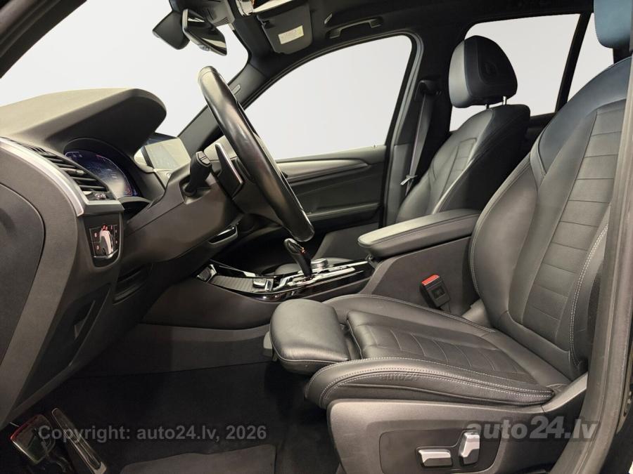 Black BMW X3 2021 in Tallinn, with an engine capacity of 2.00 L and mileage of 98 thousand km for 34900 €, photo 6 on AUTOMOTO.COM.LV