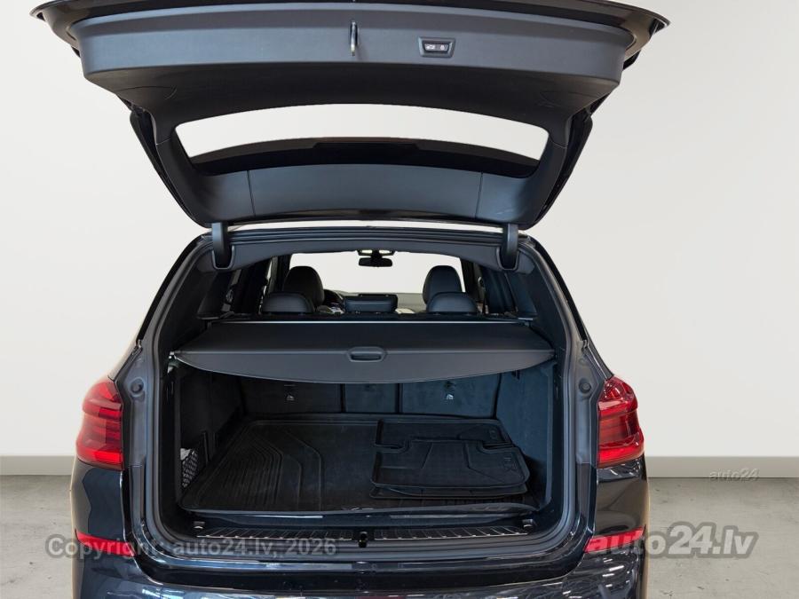 Black BMW X3 2021 in Tallinn, with an engine capacity of 2.00 L and mileage of 98 thousand km for 34900 €, photo 18 on AUTOMOTO.COM.LV