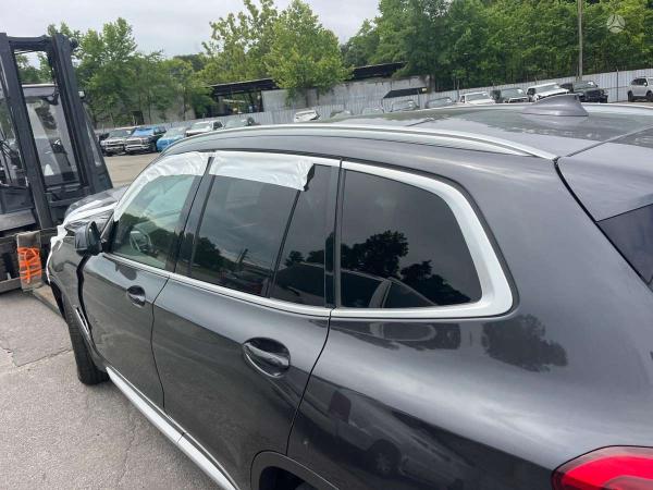 Black BMW X3 2021 in Utena, with an engine capacity of 2.00 L and mileage of 60 thousand km for 15000 €, photo 6 on AUTOMOTO.COM.LV