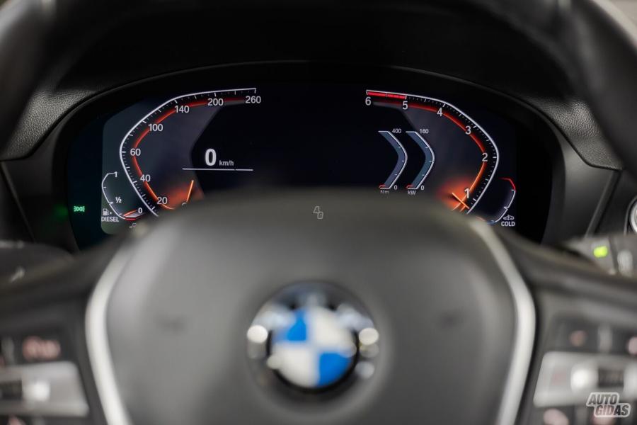 Black BMW X3 2021 in Vilnius, with an engine capacity of 2.00 L and mileage of 188 thousand km for 29991 €, photo 28 on AUTOMOTO.COM.LV