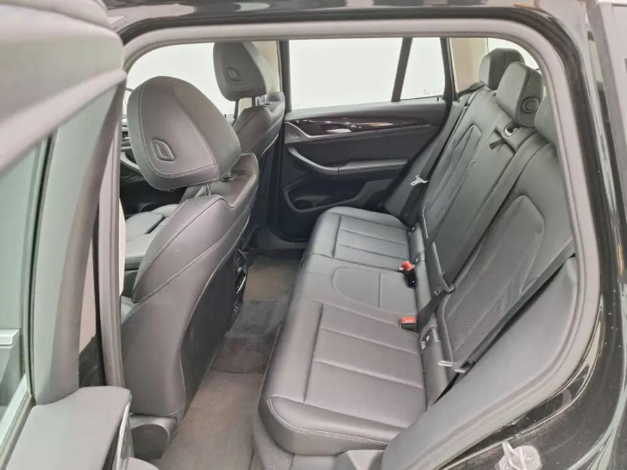 Black BMW X3 2021 in Riga, with an engine capacity of 2.00 L and mileage of 152 thousand km for 29990 €, photo 9 on AUTOMOTO.COM.LV