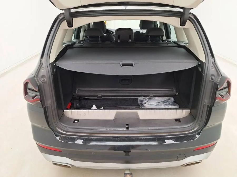 Black BMW X3 2021 in Riga, with an engine capacity of 2.00 L and mileage of 152 thousand km for 29990 €, photo 10 on AUTOMOTO.COM.LV