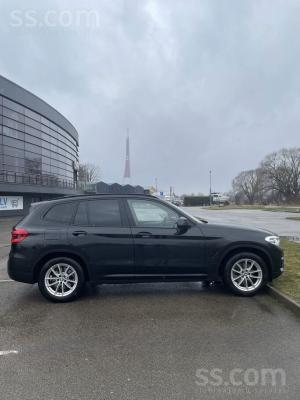 Melns BMW X3 2021 Rīga, ar dzinēja tilpumu 2.00 L un nobraukumu 191 tūkst. km par 30000 €, foto  vietnē AUTOMOTO.COM.LV