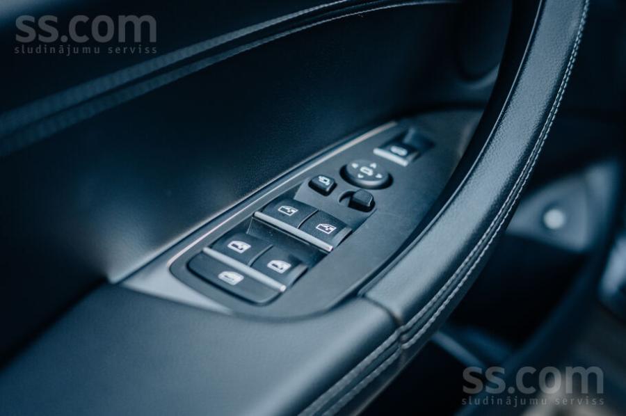 Black BMW X3 2021 in Jelgava, with an engine capacity of 2.00 L and mileage of 165 thousand km for 23900 €, photo 19 on AUTOMOTO.COM.LV