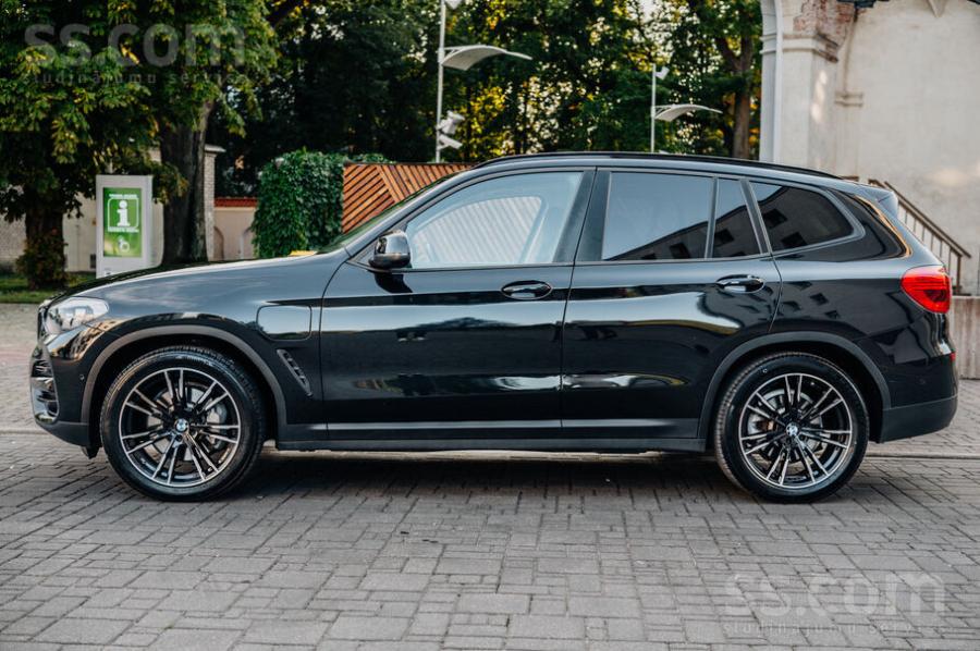Black BMW X3 2021 in Jelgava, with an engine capacity of 2.00 L and mileage of 165 thousand km for 23900 €, photo 8 on AUTOMOTO.COM.LV