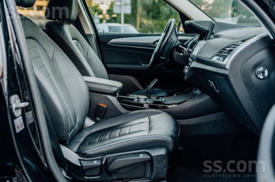 Black BMW X3 2021 in Jelgava, with an engine capacity of 2.00 L and mileage of 165 thousand km for 23900 €, photo 10 on AUTOMOTO.COM.LV