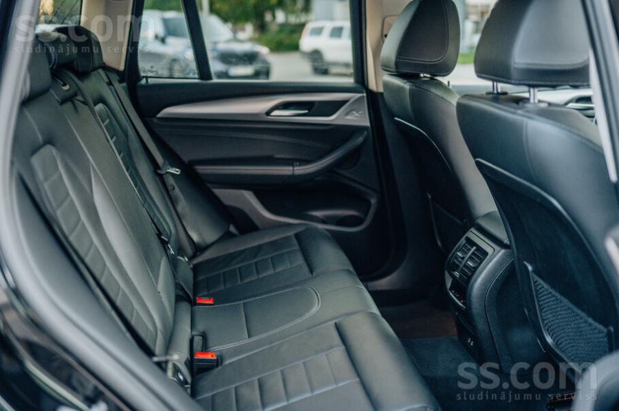 Black BMW X3 2021 in Jelgava, with an engine capacity of 2.00 L and mileage of 165 thousand km for 23900 €, photo 11 on AUTOMOTO.COM.LV