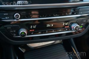 Black BMW X3 2021 in Jelgava, with an engine capacity of 2.00 L and mileage of 165 thousand km for 23900 €, photo 16 on AUTOMOTO.COM.LV