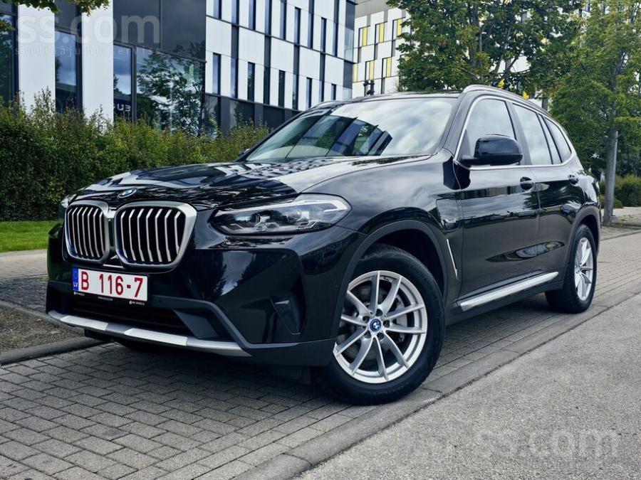 Black BMW X3 2021 in Riga, with an engine capacity of 2.00 L and mileage of 152 thousand km for 29990 €, photo 1 on AUTOMOTO.COM.LV