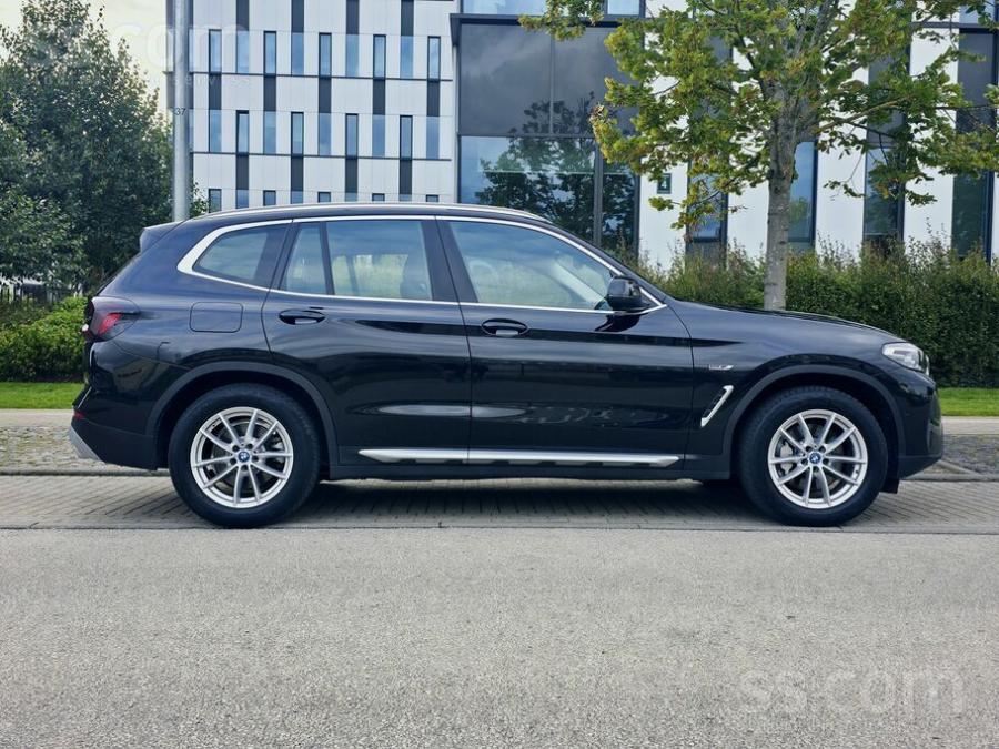Black BMW X3 2021 in Riga, with an engine capacity of 2.00 L and mileage of 152 thousand km for 29990 €, photo 7 on AUTOMOTO.COM.LV